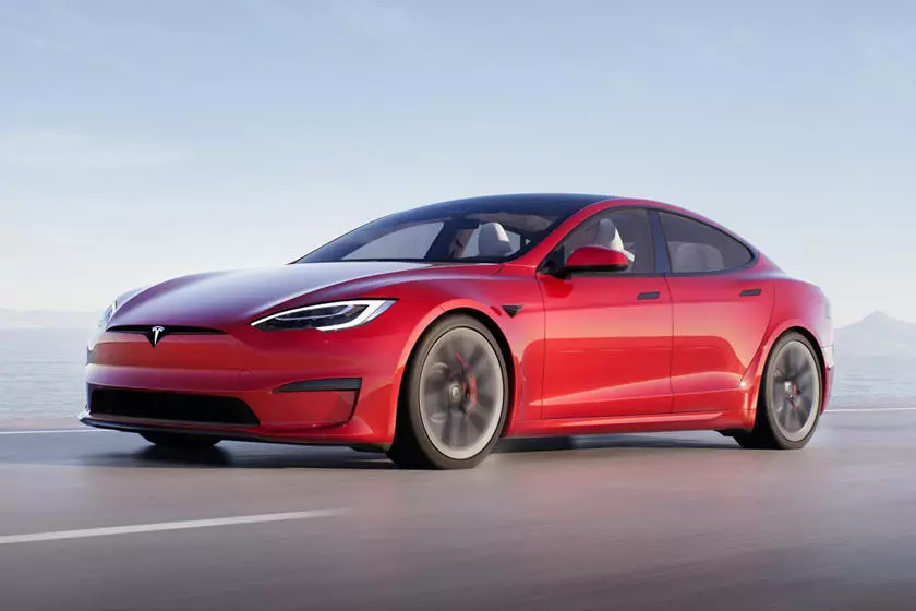 2021 Tesla Model S Rutet kjøring forfra