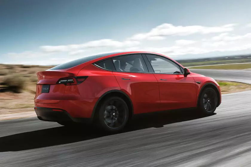 2020-2021 Tesla Model Y bakifrån