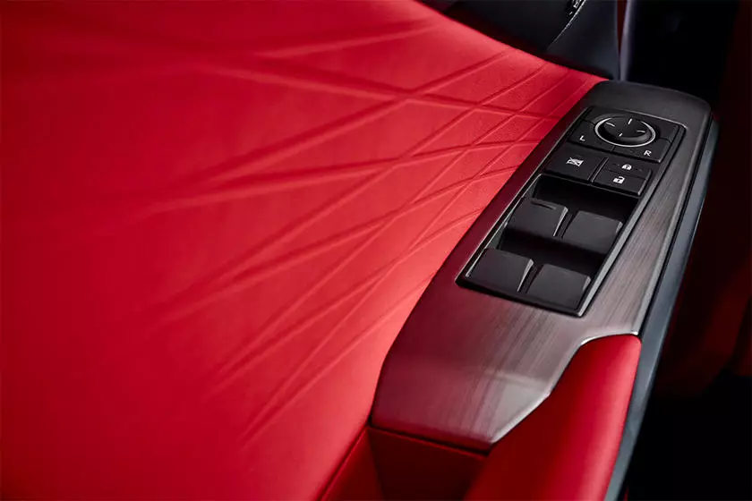 Lexus IS 2021 година пристигнува со подобрена технологија и динамика на возење 40595_16