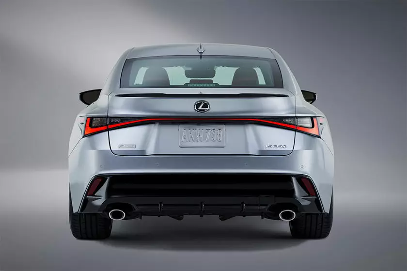 Lexus IS 2021 година пристигнува со подобрена технологија и динамика на возење 40595_2