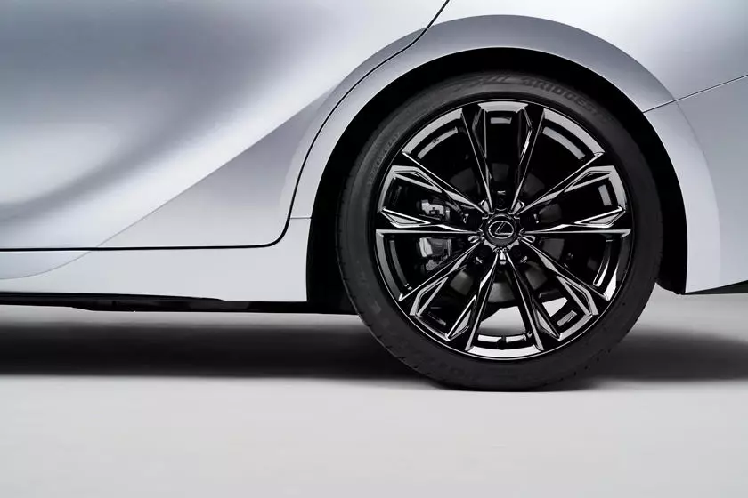 Lexus IS 2021 година пристигнува со подобрена технологија и динамика на возење 40595_6