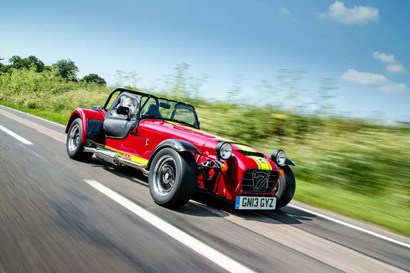 2018-2020 Caterham Seven 620 Dinamik me kënd anësor