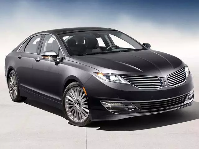 Lincoln Urĝe Bezonas Malantaŭradmovitan Sedan 40632_1