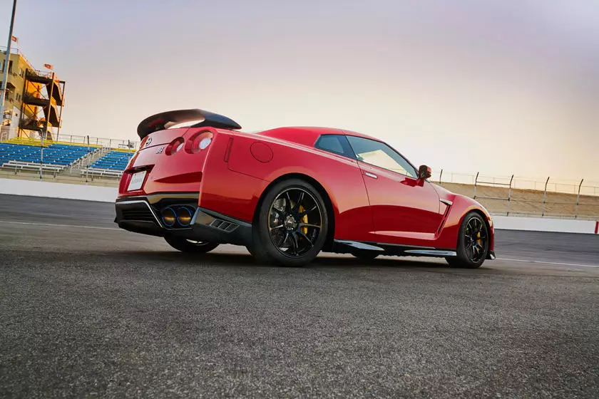 2020-2021 Nissan GT-R ریئر اینگل ویو