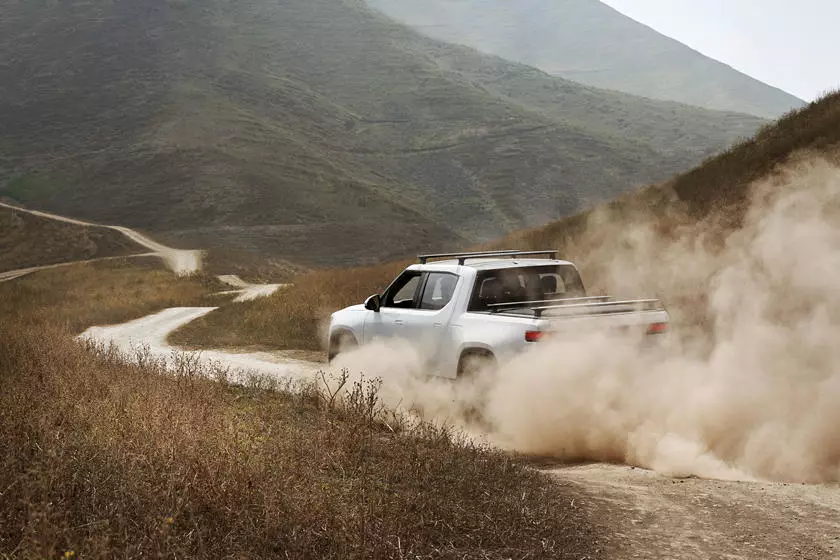 2022 Rivian R1T ټرک سوځول