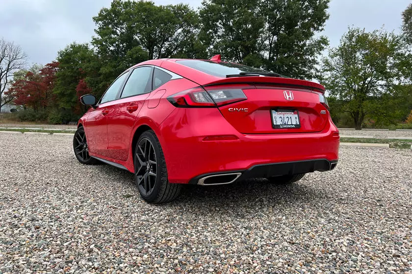 Honda Civic Hatchback 2022 fotos de espionagem vista traseira