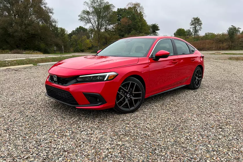 Fotos espía del Honda Civic Hatchback 2022 Vista de ángulo frontal