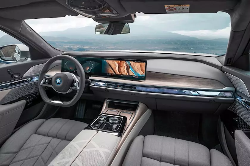 2023 BMW i7 Front Chairs