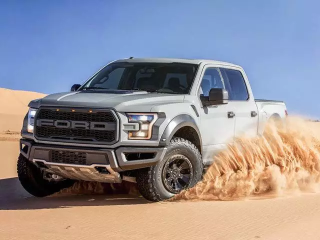 Novi Ford F-150 Raptor SuperCrew je vse, kar želite od tovornjaka 41180_1