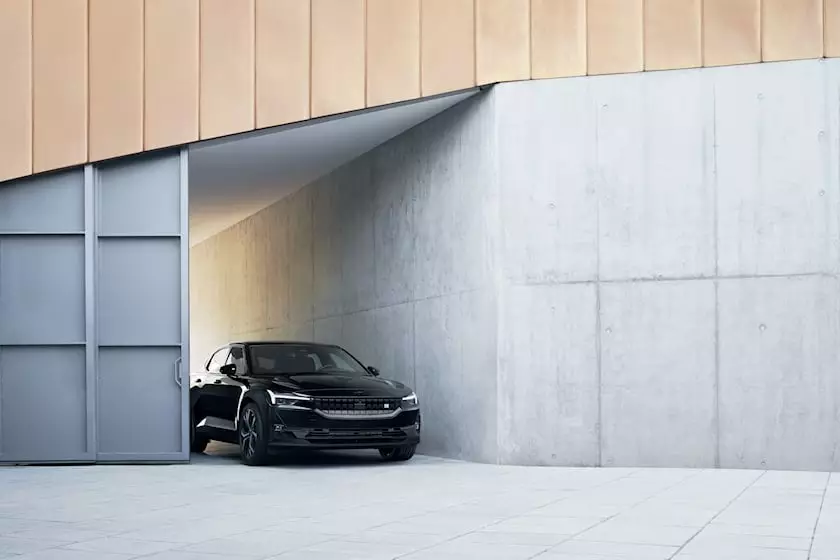 Polestar 2 ได้รับการอัพเดตครั้งสำคัญด้วยการออกแบบใหม่และช่วงที่มากขึ้น 412042_4