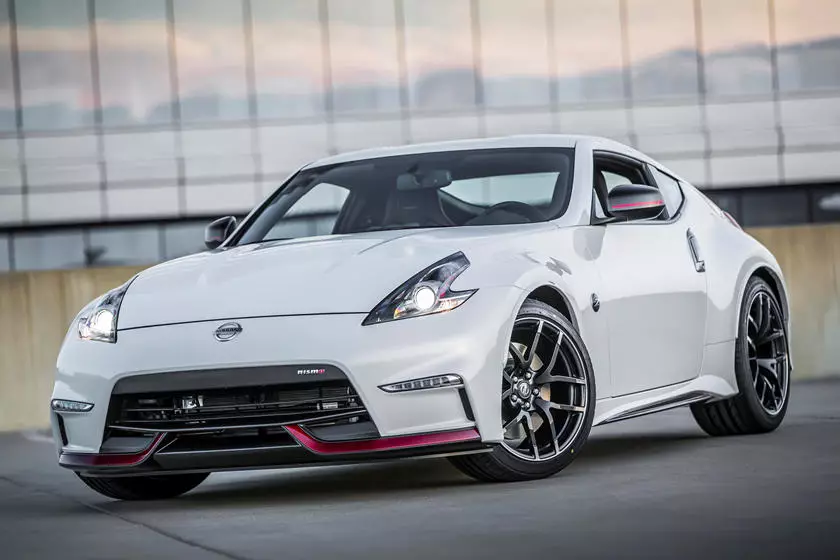 Tampilan Sudut Depan Nissan 370Z NISMO 2015-2020