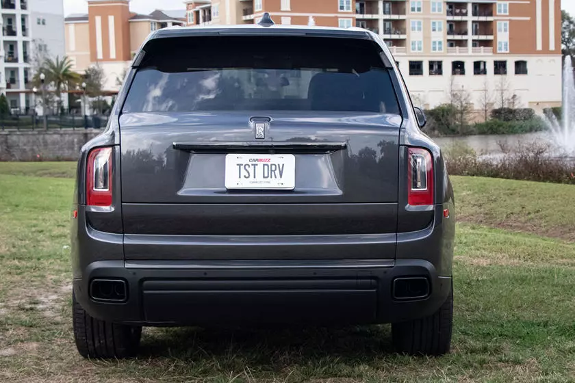 Vista traseira de Rolls-Royce Cullinan 2019-2021