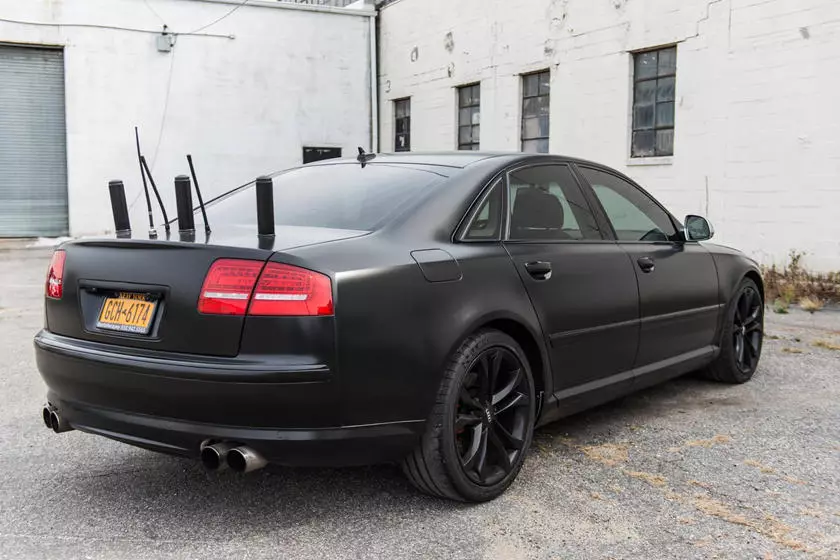 იყიდეთ Audi S8, რომელმაც თითქმის გაანადგურა ქვემეხის რეკორდი 41246_2