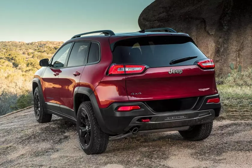 Vue d'angle arrière du Jeep Cherokee 2014-2021