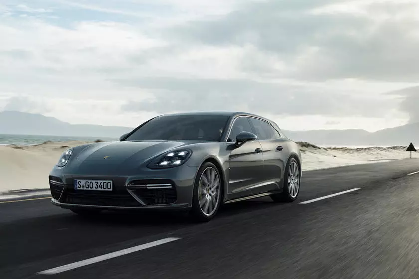 2018-2020 Porsche Panamera Turbo Sport Turismo pogled spredaj Vožnja