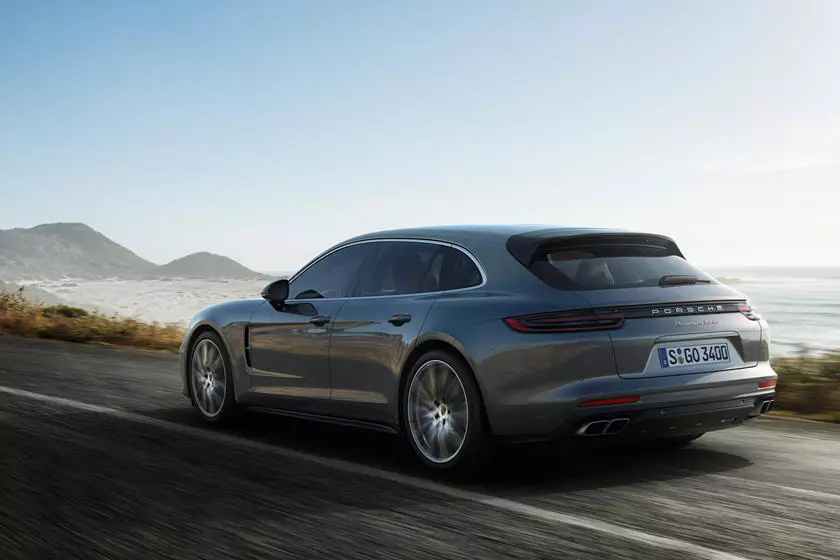 2018-2020 Porsche Panamera Turbo Sport Turismo Հետևի տեսարան վարելը