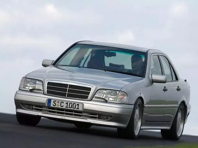 Mercedes C36 AMG inanılmaz dərəcədə sərfəli klassikdir və radarınızda olmalıdır 41322_1