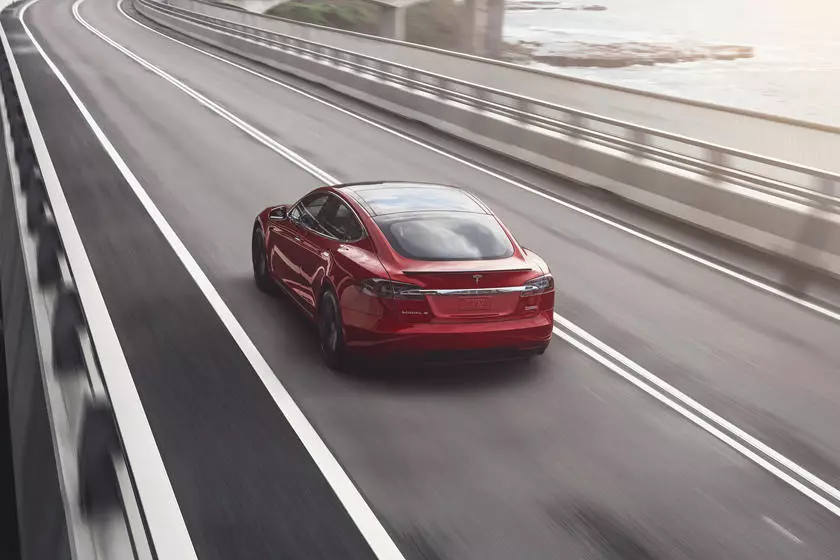 2017-2020 Tesla Model S tolató vezetés