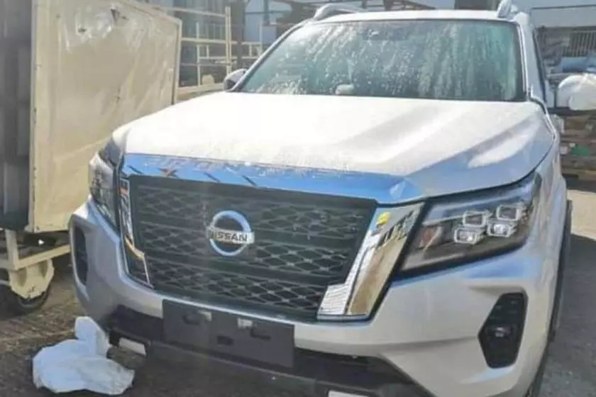 ახალი 2021 წლის Nissan Frontier Spied სრულიად დაუფარავი 41472_2