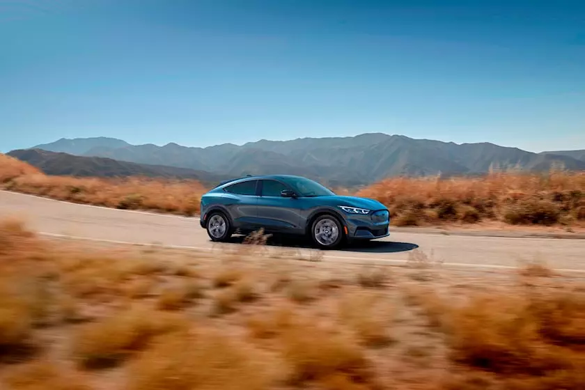 2021-2022 Ford Mustang Mach-E Side View Tiomáint