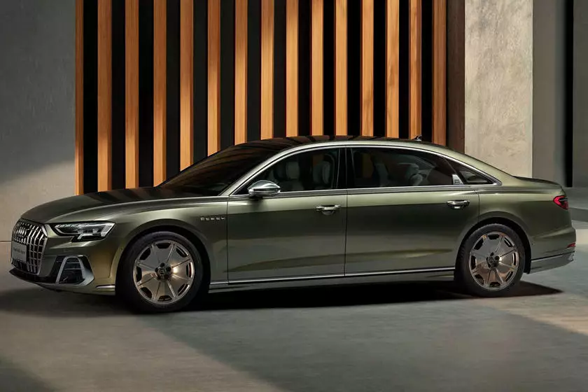 Встречайте Audi A8 L Horch, сражающуюся с Maybach 41748_1