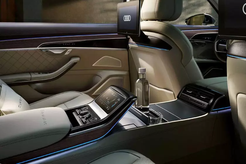 Встречайте Audi A8 L Horch, сражающуюся с Maybach 41748_5