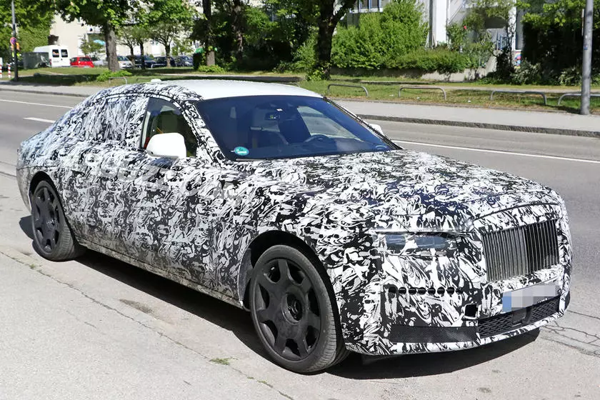 Яңа Rolls-Royce Ghost эчендә беренче караш 41798_5