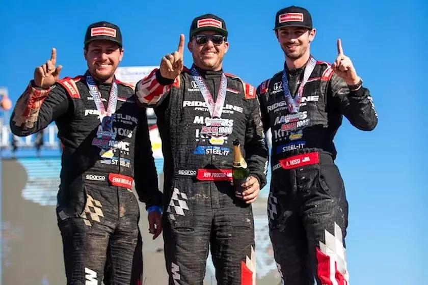 Honda знішчае Ford на Baja 1000 41801_7