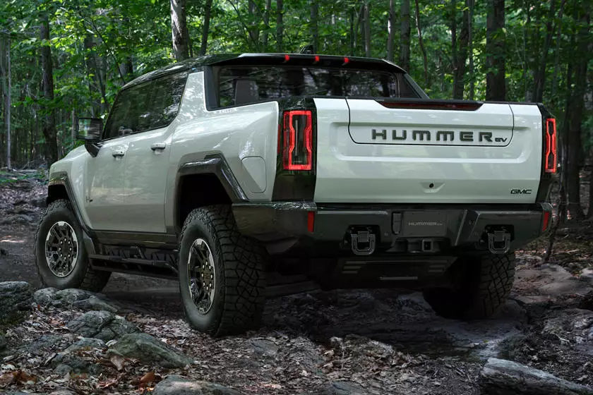 2022 GMC Hummer orqa burchakli ko'rinish