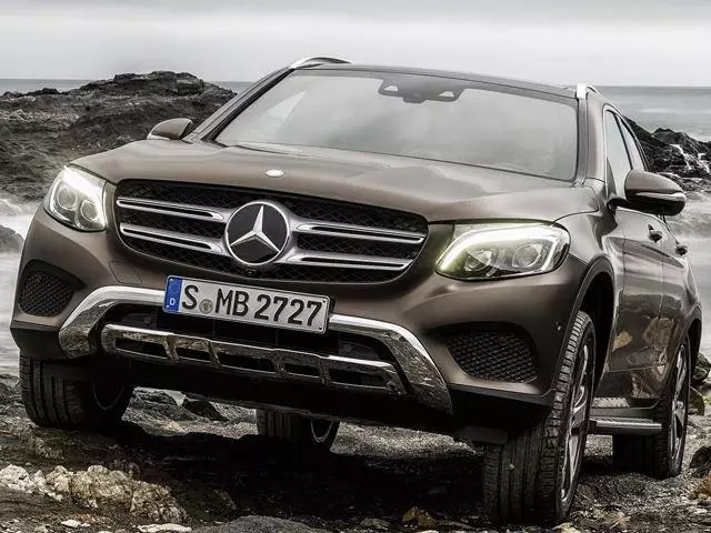 Mercedes-Benz өзінің неміс тамырынан тым алыс па? 41841_1