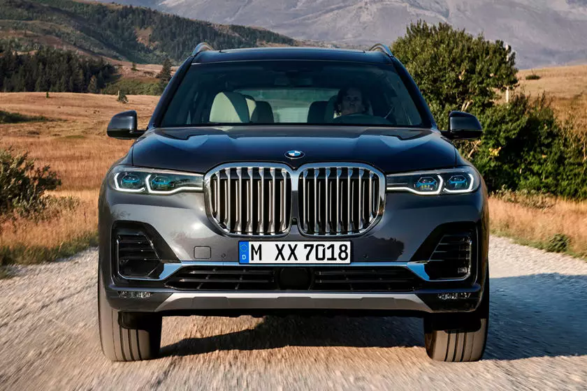 2019-2020 BMW X7 Front View
