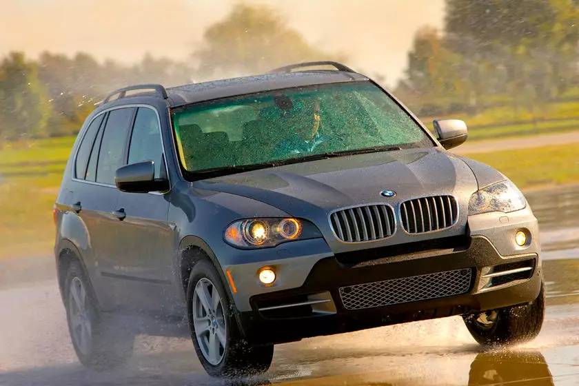 2008-2010 BMW X5 Front View Driving