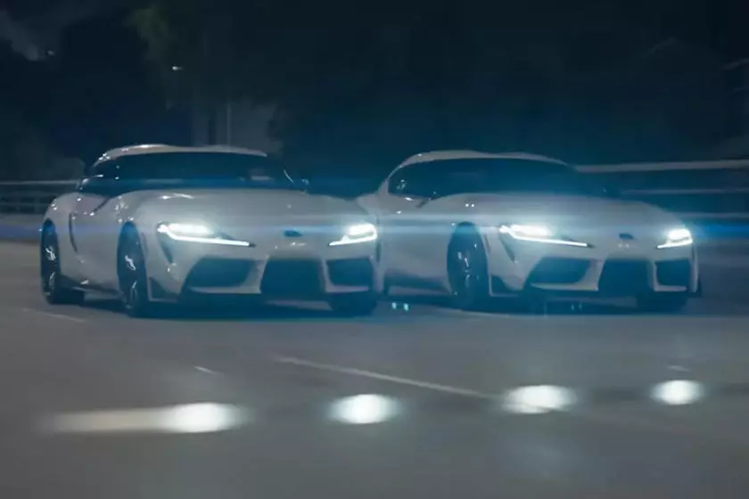 Sehen Sie, wie der Toyota GR Supra in einem urkomischen Werbespot einen epischen Sprung vollführt 41872_4