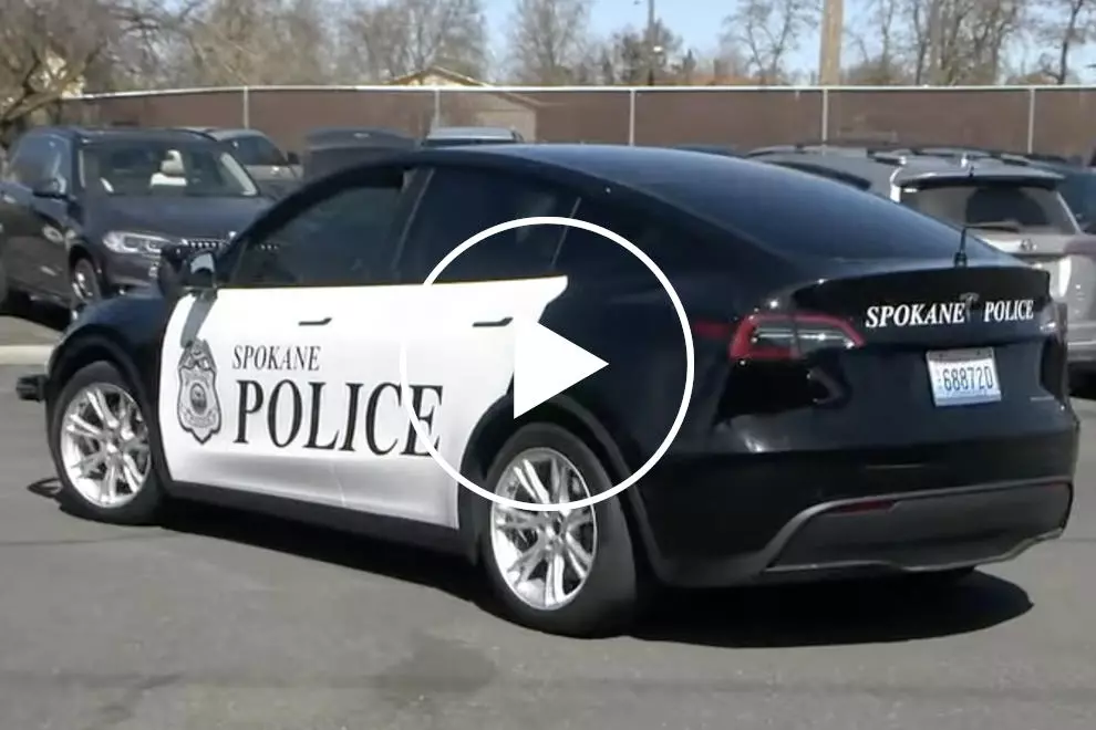 Policijos pareigūnai nepatenkinti savo Tesla patrulių automobiliais