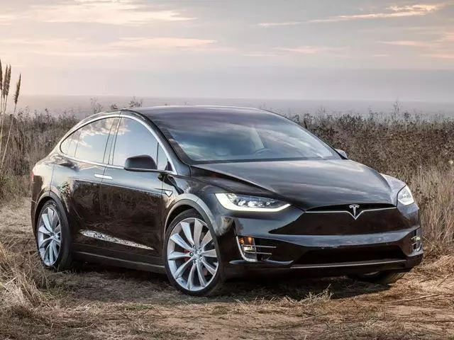 Autopilot X Model X istripu baten errua, CEO batek uste du Tesla sentsorerik gabe dagoela 42011_1