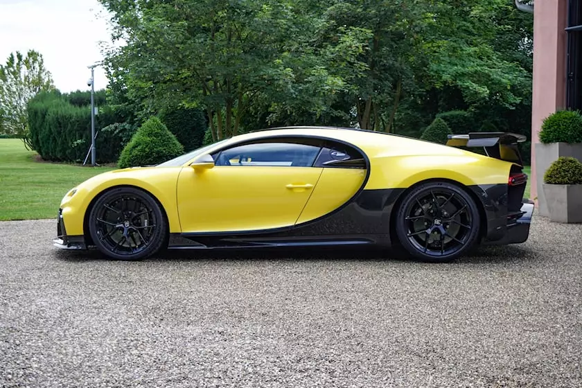 Bugatti Chiron Pur Sport huet e Problem mat geknackt Pneuen 42035_5