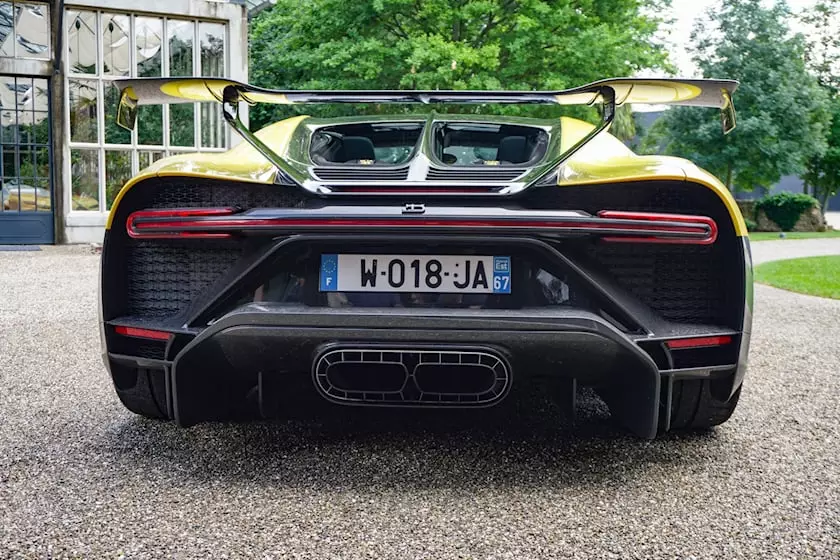 Bugatti Chiron Pur Sport huet e Problem mat geknackt Pneuen 42035_7