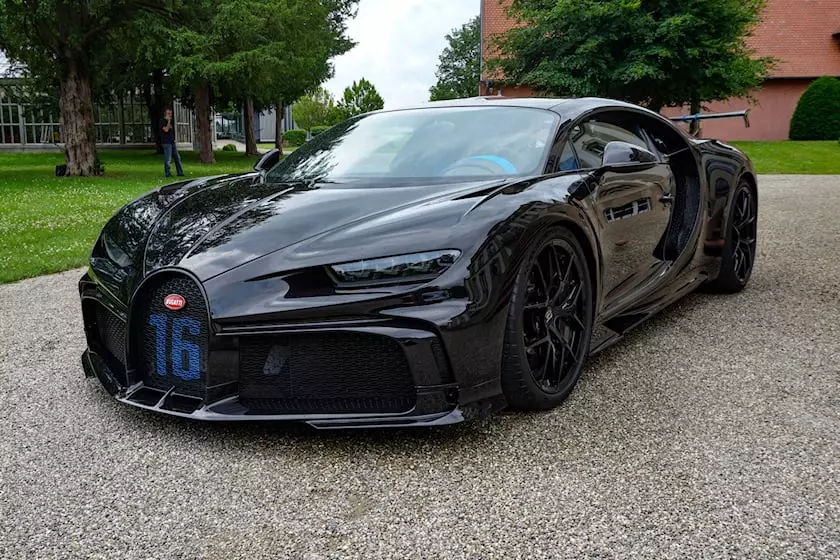 Bugatti Chiron Pur Sport huet e Problem mat geknackt Pneuen 42035_9