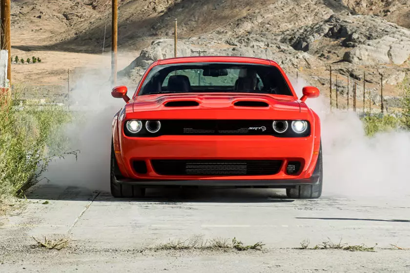 Смотрите, как самые мощные SRT Dodge освещают трассу 42036_5