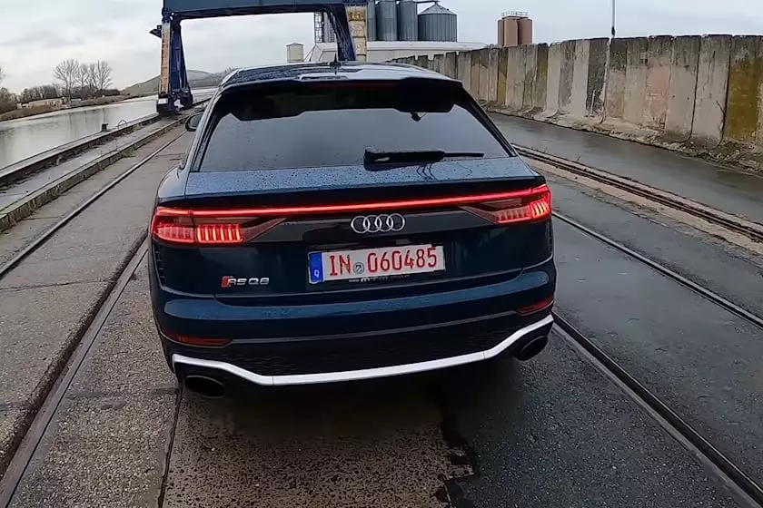 ڏسو A 1,000-HP Audi RS Q8 Hit Over 200 MPH 42048_4