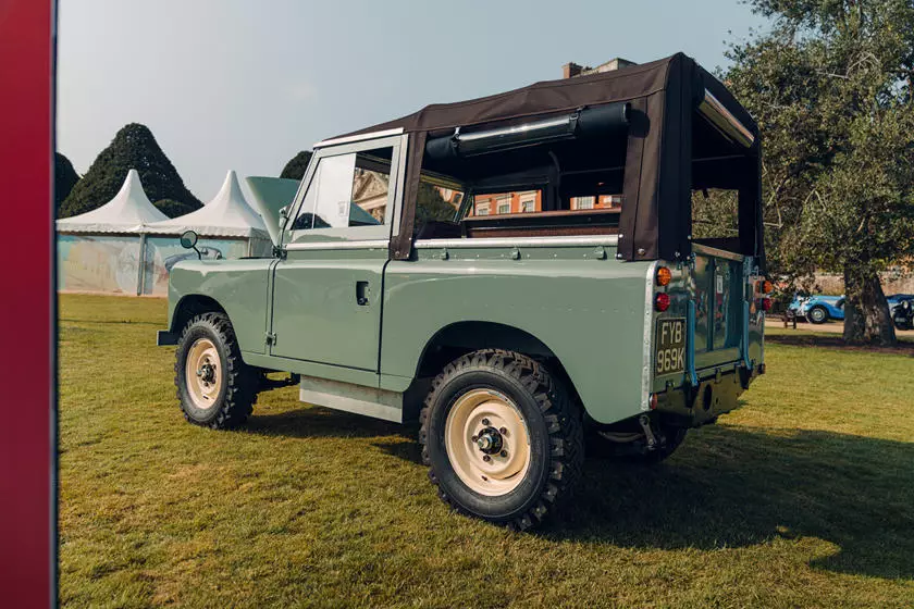 Classic Land Rover Series IIA Na-convert sa Luxury Electric Off-Roader 42069_2