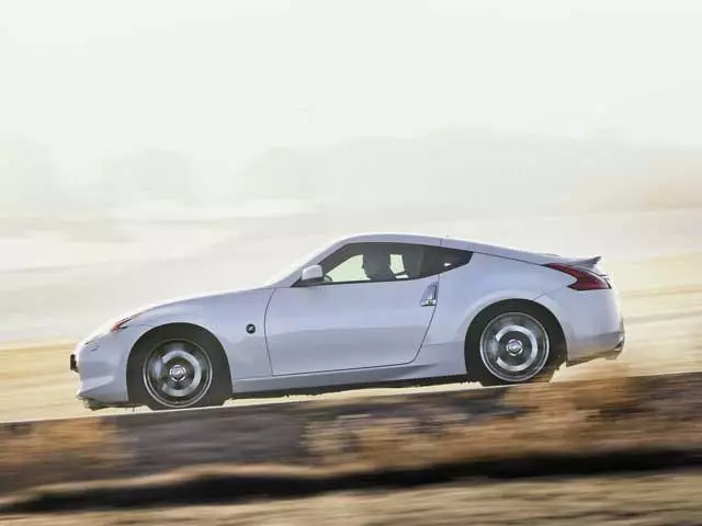 Nissan, 370Z'yi Chicago'da Tanıtacak 42083_2