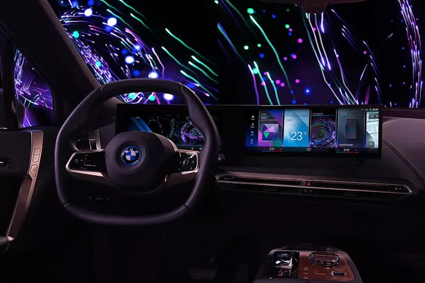 BMW'nin Bilgi-Eğlence Sistemine Yeni Dijital Sanat Özelliği Geliyor 42448_1