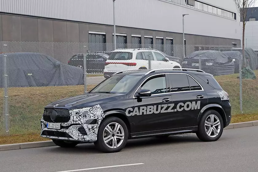 Mercedes GLE 2022 je videti pripravljen na boj z BMW X5 42503_3