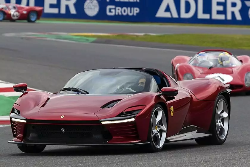 El Ferrari Daytona SP3 es revela com a homenatge de 830 CV a la victòria històrica de Daytona dels anys 60 42626_16