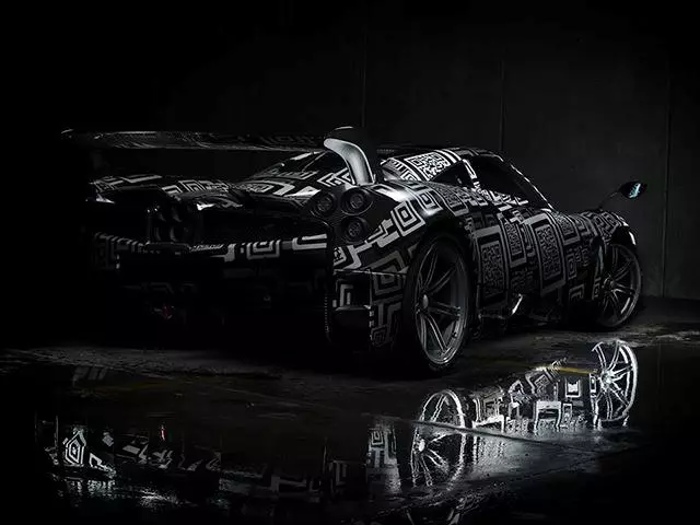 Pagani erzina neįtikėtiną kietą Huayra 42631_1