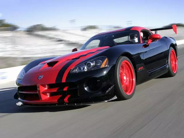 Vedeli ste, že McLaren pomohol vyvinúť V10 Dodge Viper z roku 2008? 42634_1