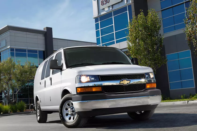 2009–2020 „Chevrolet Express“ krovininio furgono vaizdas iš priekio