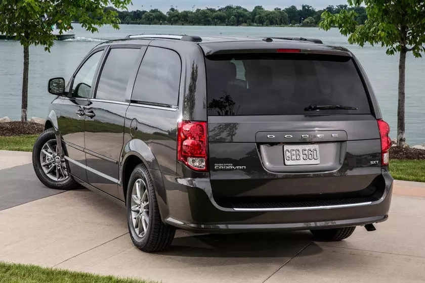 2014–2020 „Dodge Grand Caravan“ galinis vaizdas