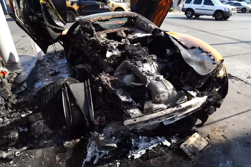 McLaren 570S brûlée après avoir explosé dans une station-service 42779_1